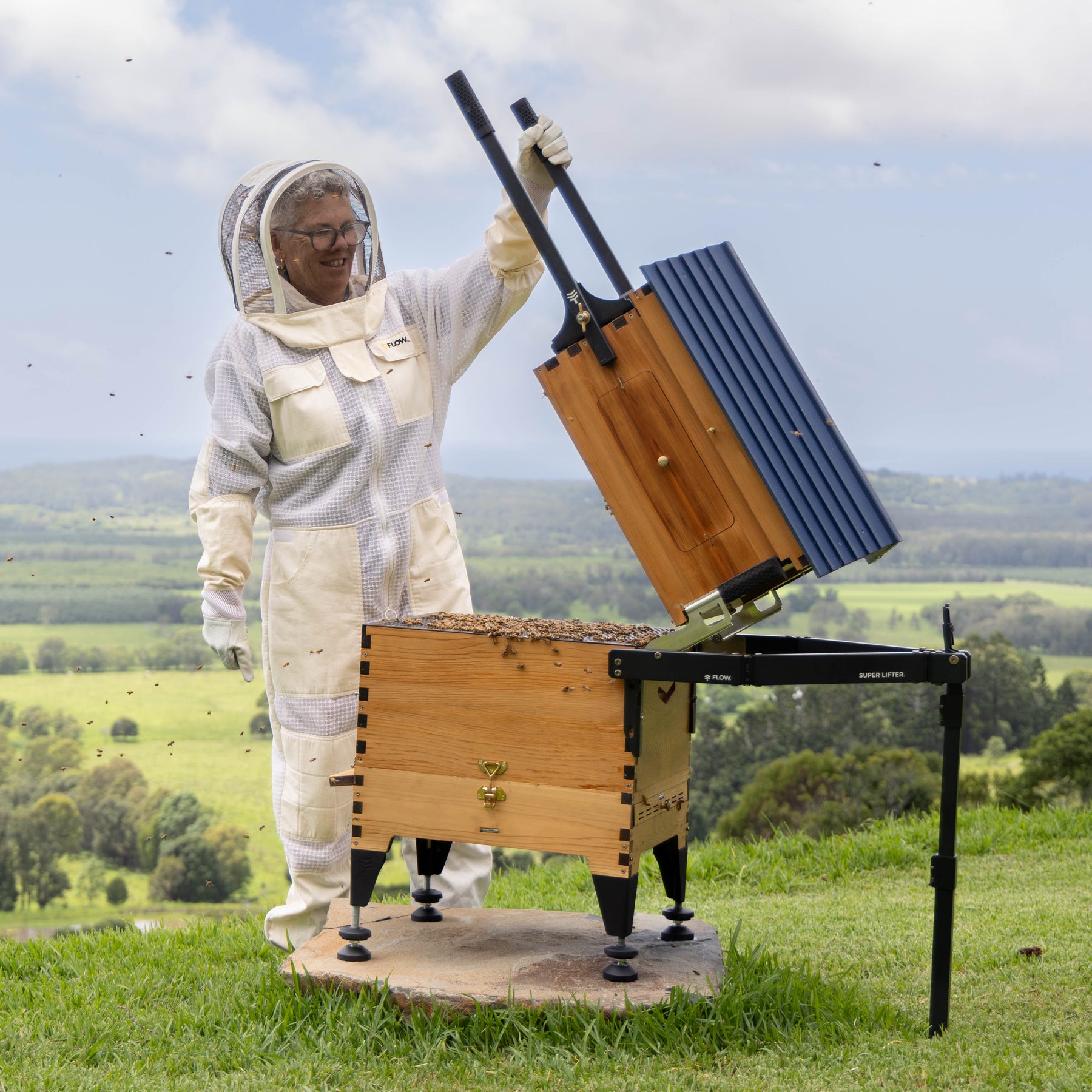 Flow Hive Hybrid | Harvest both fresh honeycomb and honey - Flow Hive AU