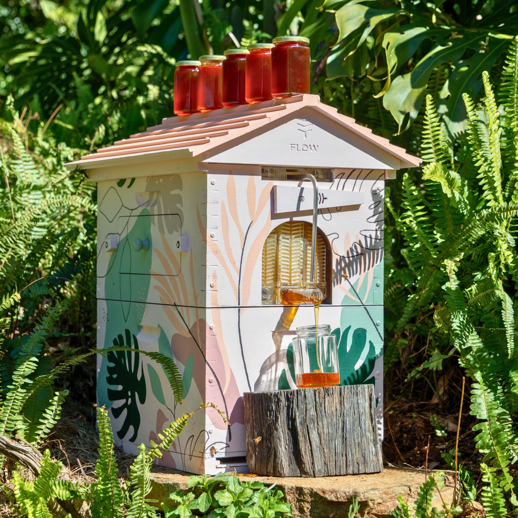 Flow Hive Hybrid | Harvest both fresh honeycomb and honey - Flow Hive AU